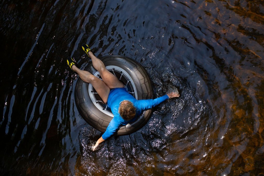 Pros and Cons of Floating the Illinois River on Your Own